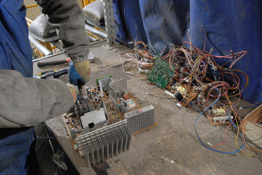 The Complete E-Waste Recycling Process | RTSThe Complete E-Waste ...
